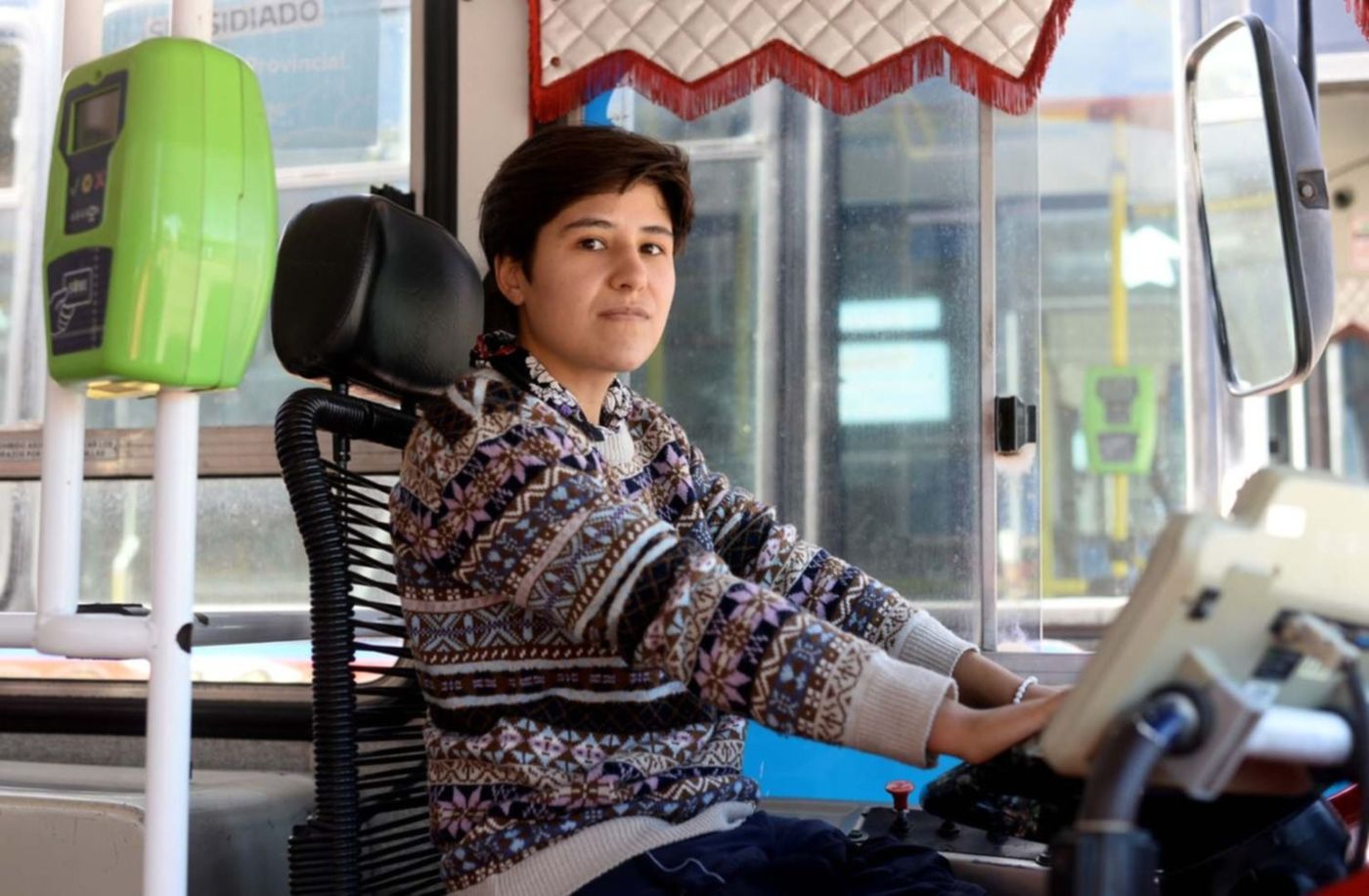 La historia de Marthina, la primera mujer que manejará un micro en las ...