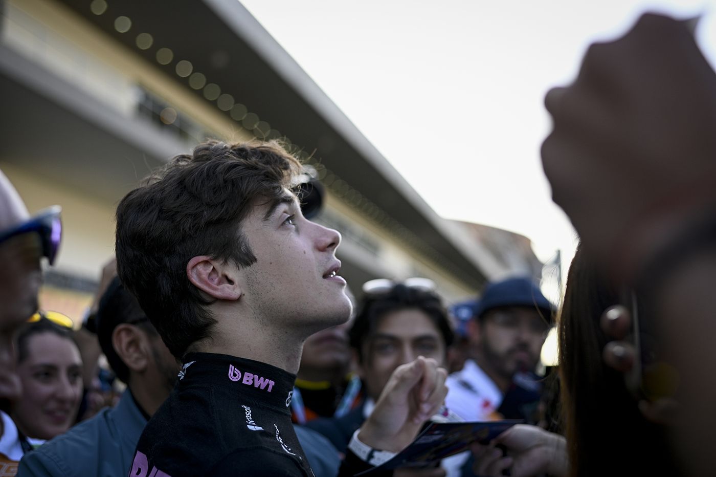 Franco Colapinto calienta motores junto a 0221 en la previa del GP de ...
