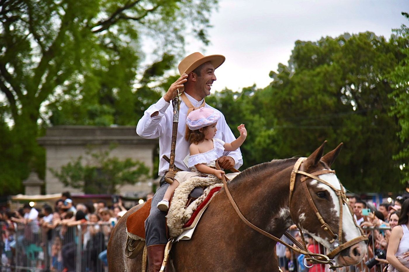 La Plata cierra el Mes de la Tradición con desfiles, gastronomía, danza y música en el Paseo del ...