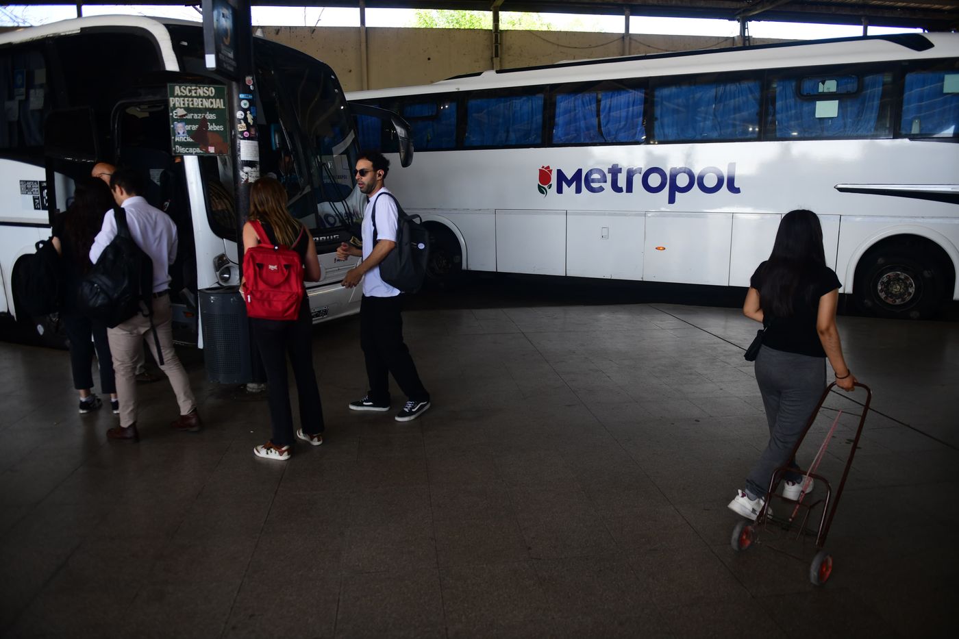 Así se vive el paro nacional de transporte en La Plata