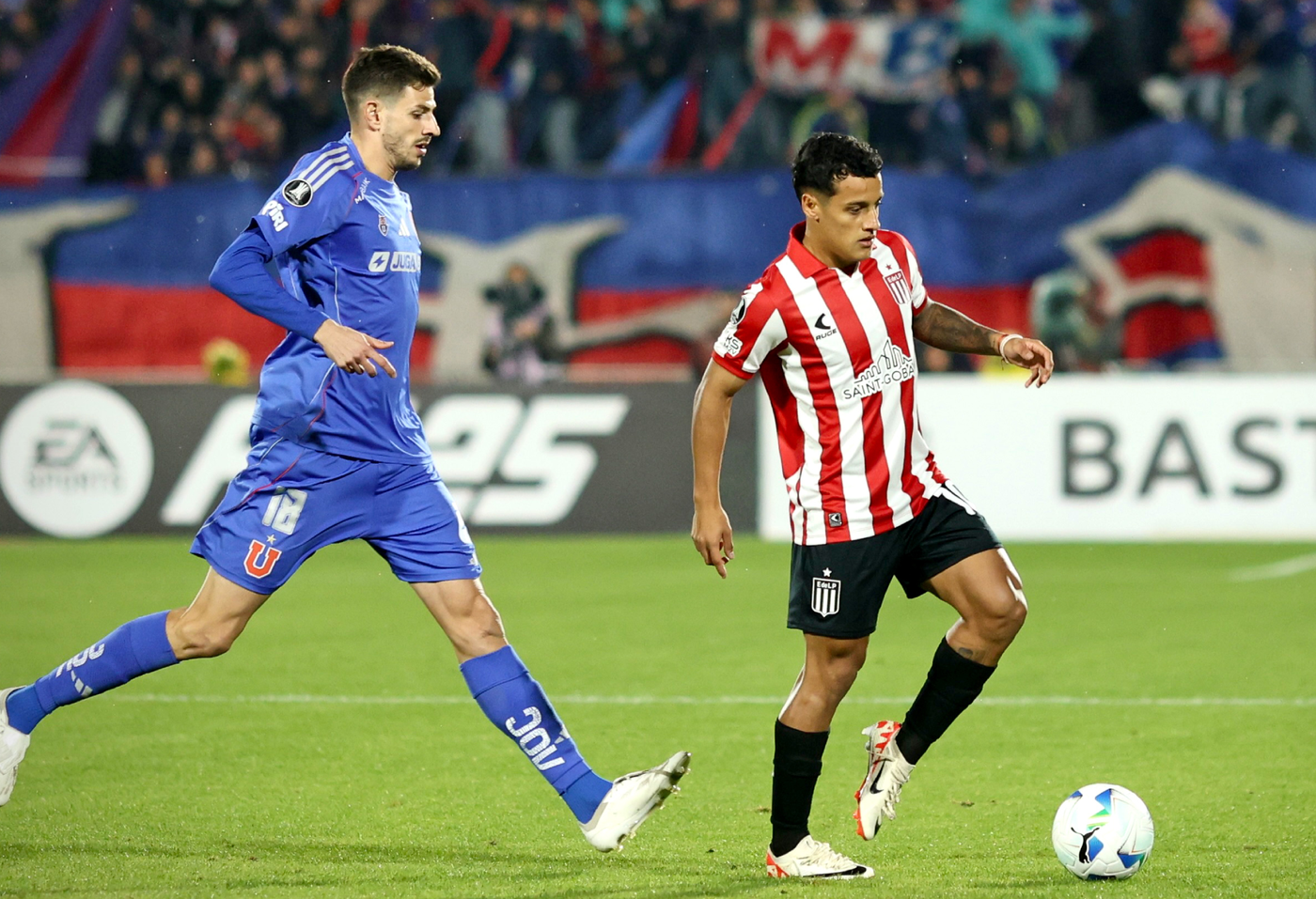 Estudiantes goleó a Universidad de Chile por la Copa Libertadores