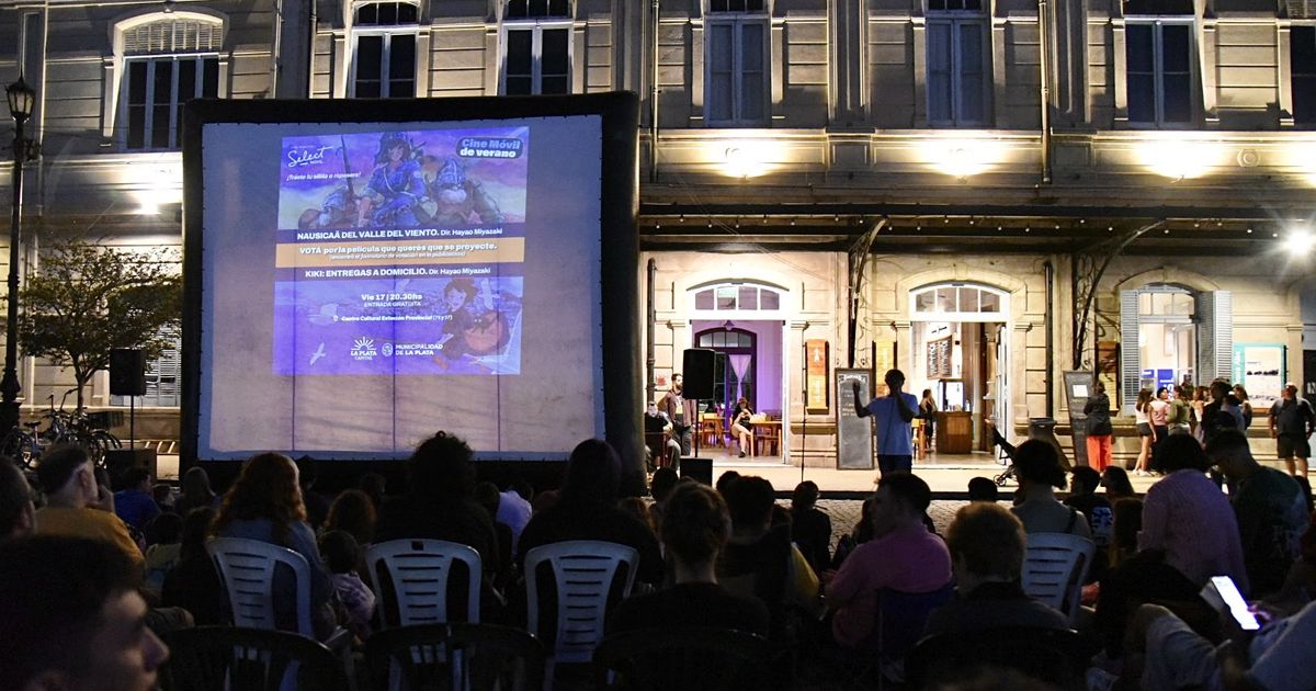 Cine móvil: el programa de películas para ver gratis y al aire libre en La Plata