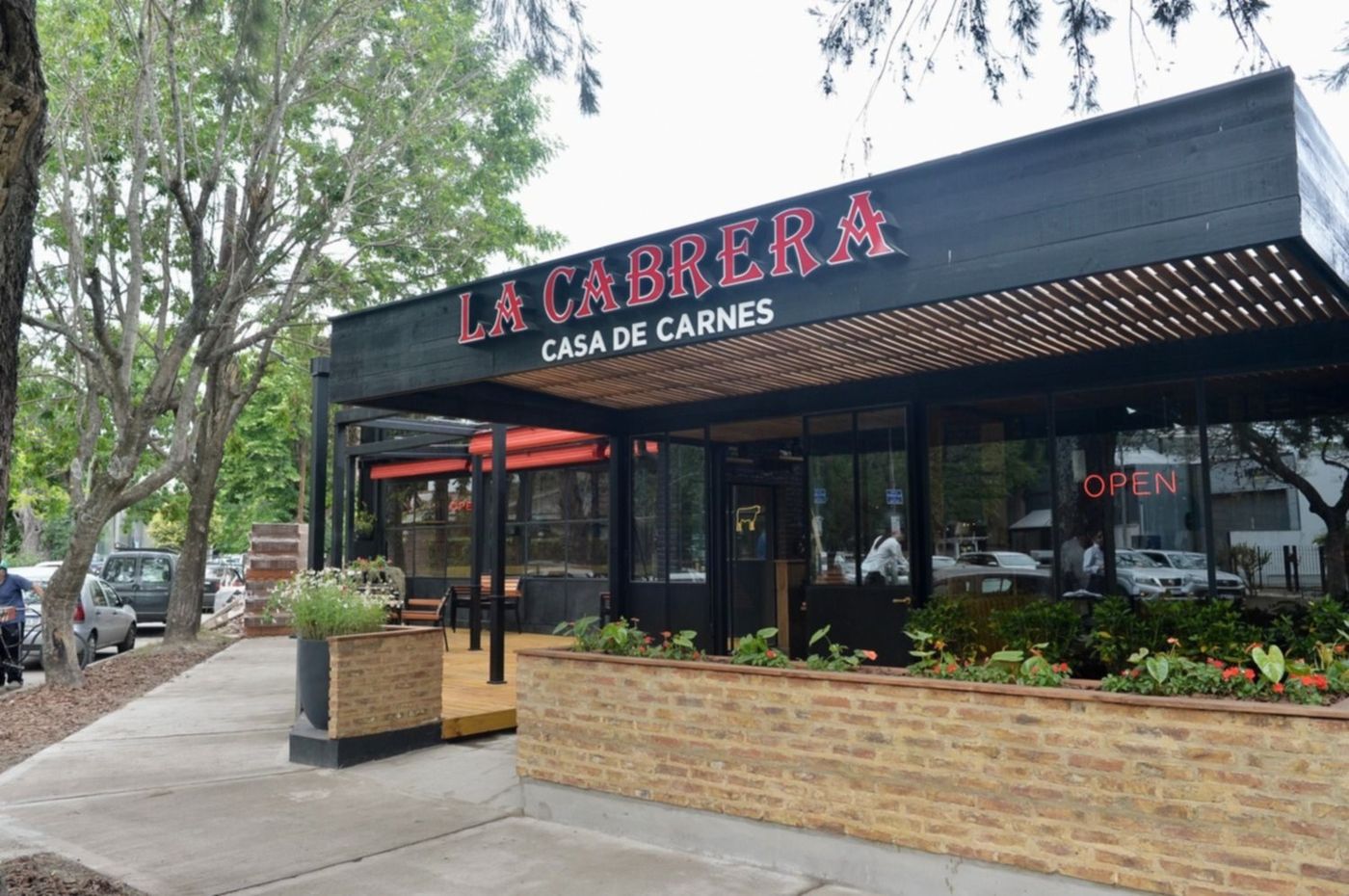 El creador de La Cabrera fue nombrado embajador de la gastronomía argentina