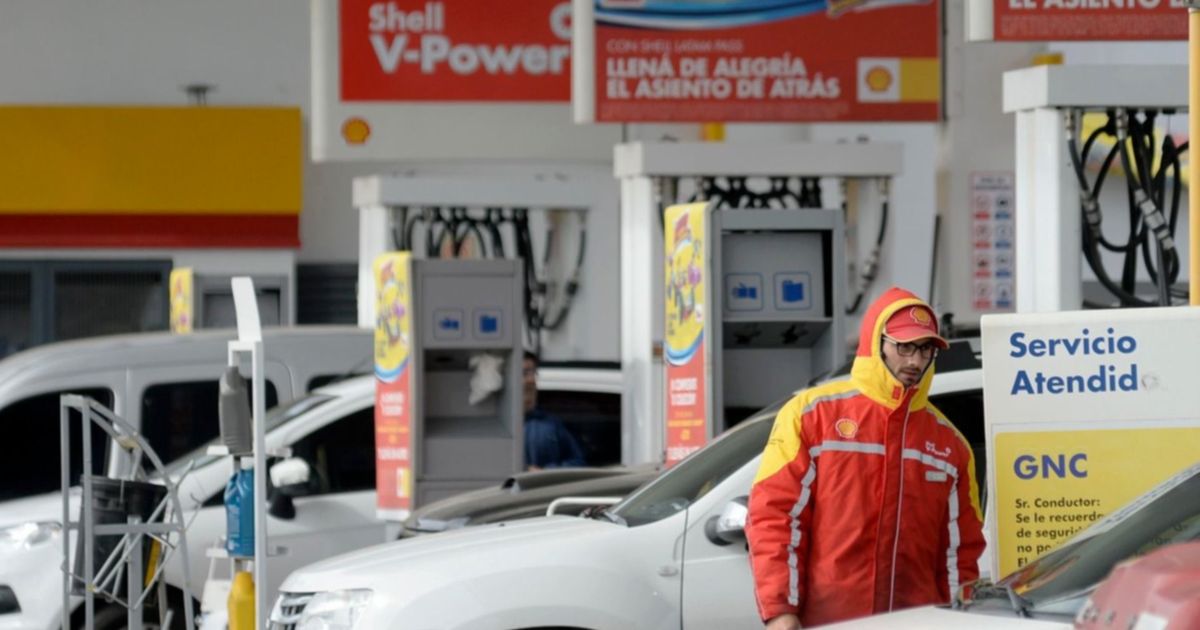 Shell, Puma y Axion aumentaron por segunda vez en el mes todos sus combustibles en el AMBA