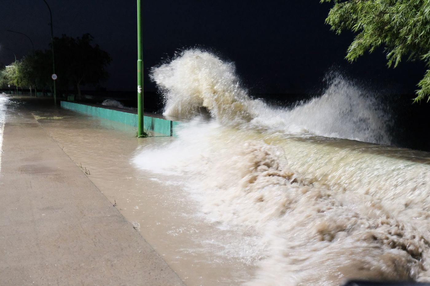 Así se vivió la fuerte crecida del Río de la Plata en Punta Lara