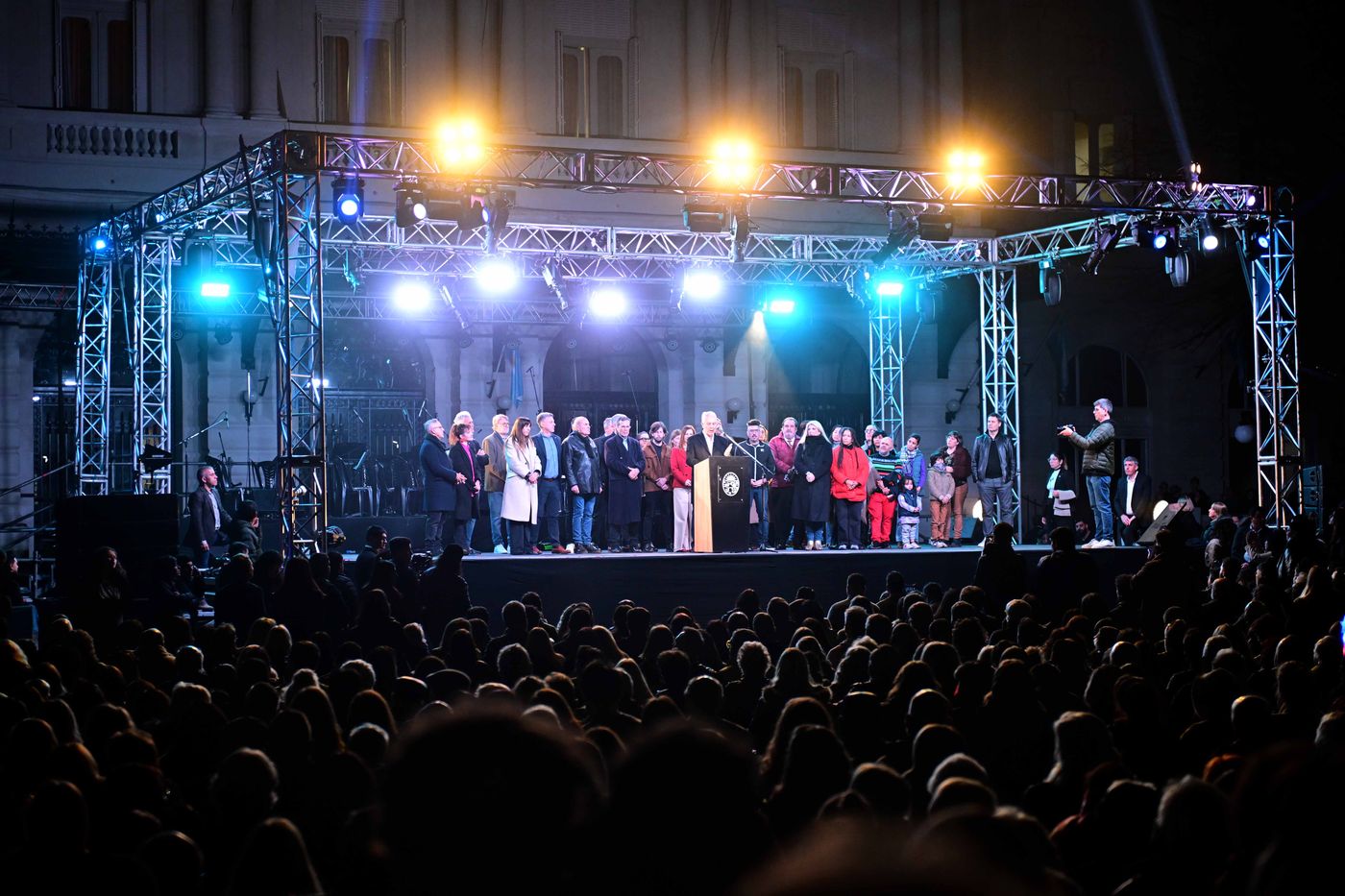 El renovado Pasaje Dardo Rocha volvió a brillar en La Plata con música ...