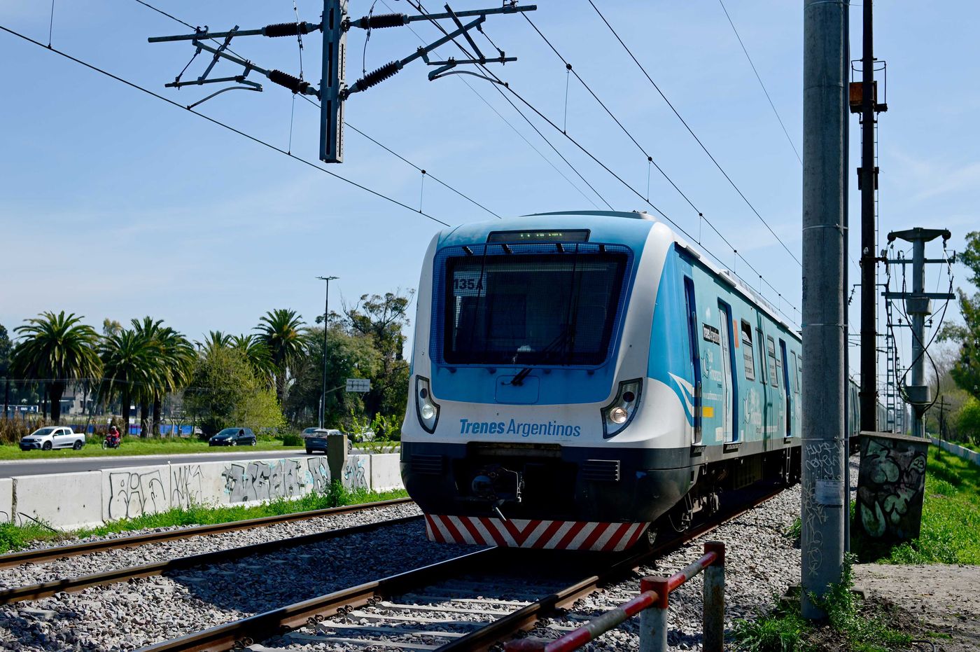 Una formación del tren Roca embistió a una persona y hay servicio limitado