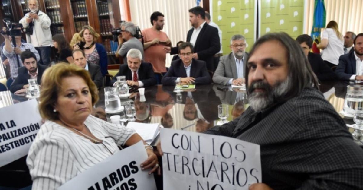 Se reaviva el conflicto docente, piden paritarias y amenazan con un ...