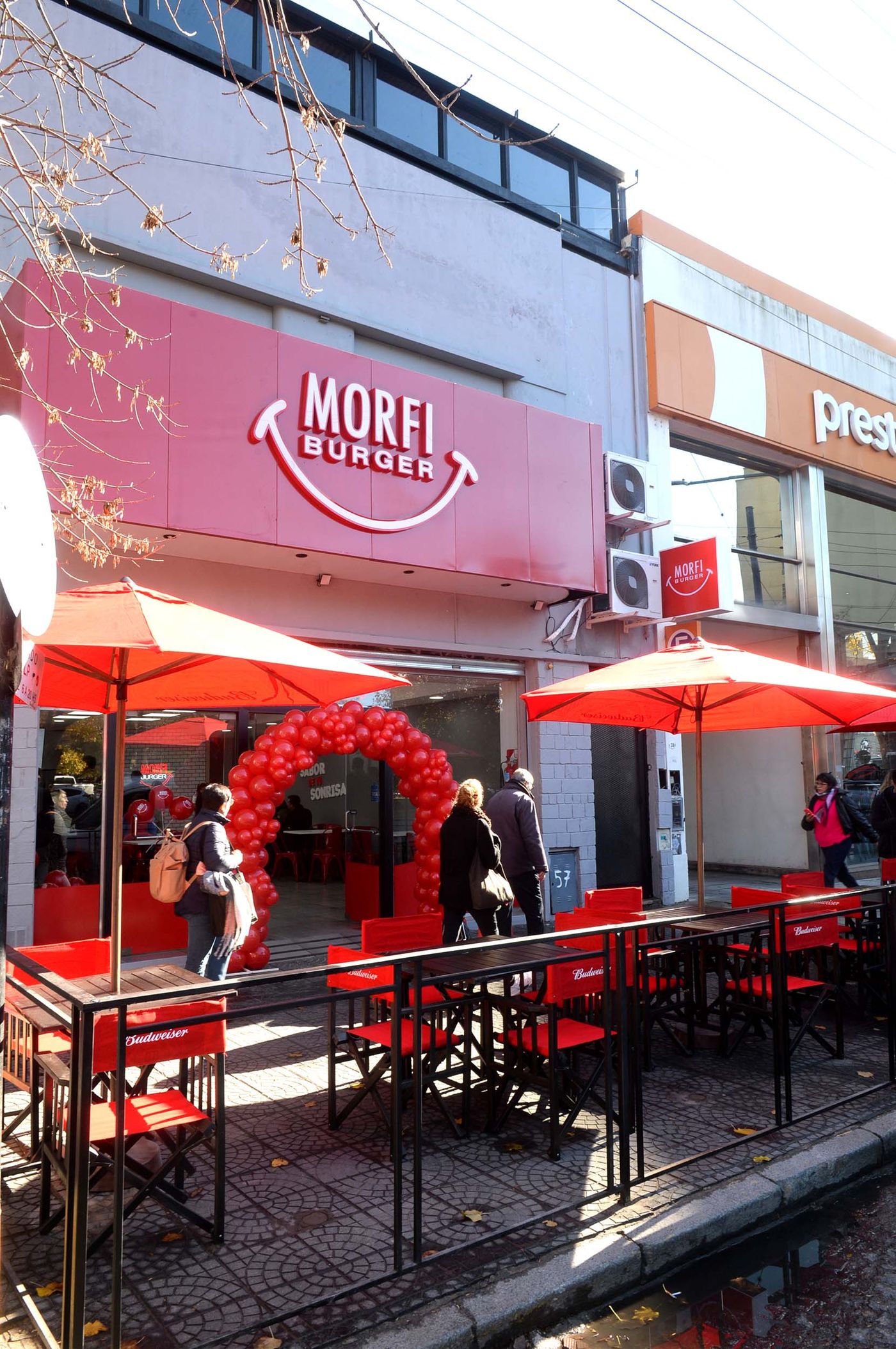 Llega a La Plata Morfi Burger, la hambuguesería creada por un futbolista que se quedó sin club