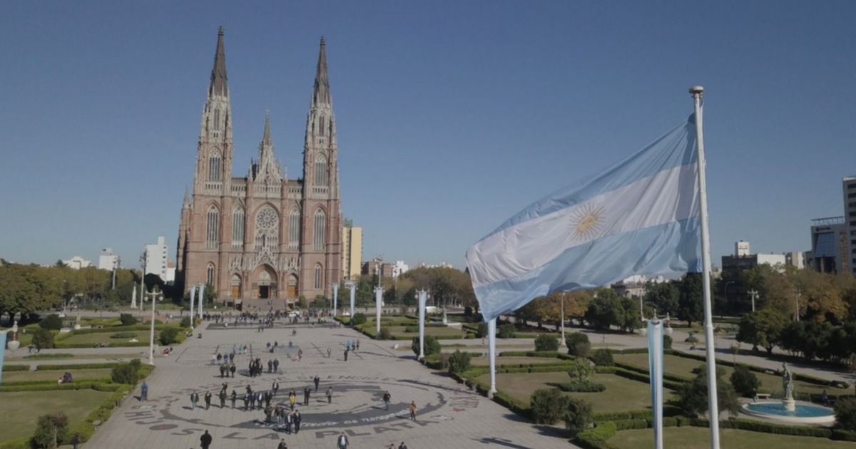 Edificios, murales y plazas: cinco lugares que hacen de La Plata una ...