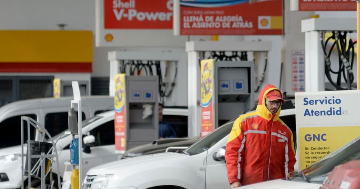 Shell y Axion se sumaron a YPF y aumentaron los precios de sus combustibles