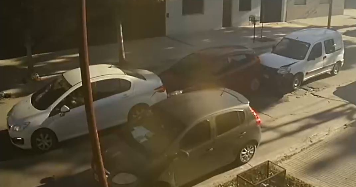 Video: el momento en que tres autos chocan en La Loma cuando un ...