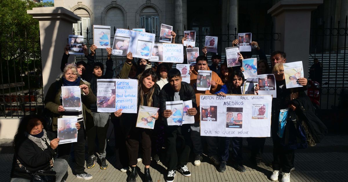 Familiares y amigos de Santiago Correa llevaron su dolor y pedido de ...