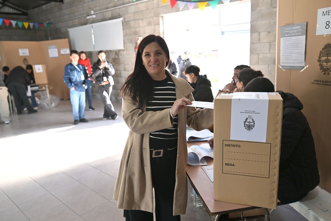 Luana Simioni votó en La Plata y llamó a transformar la bronca en un ...