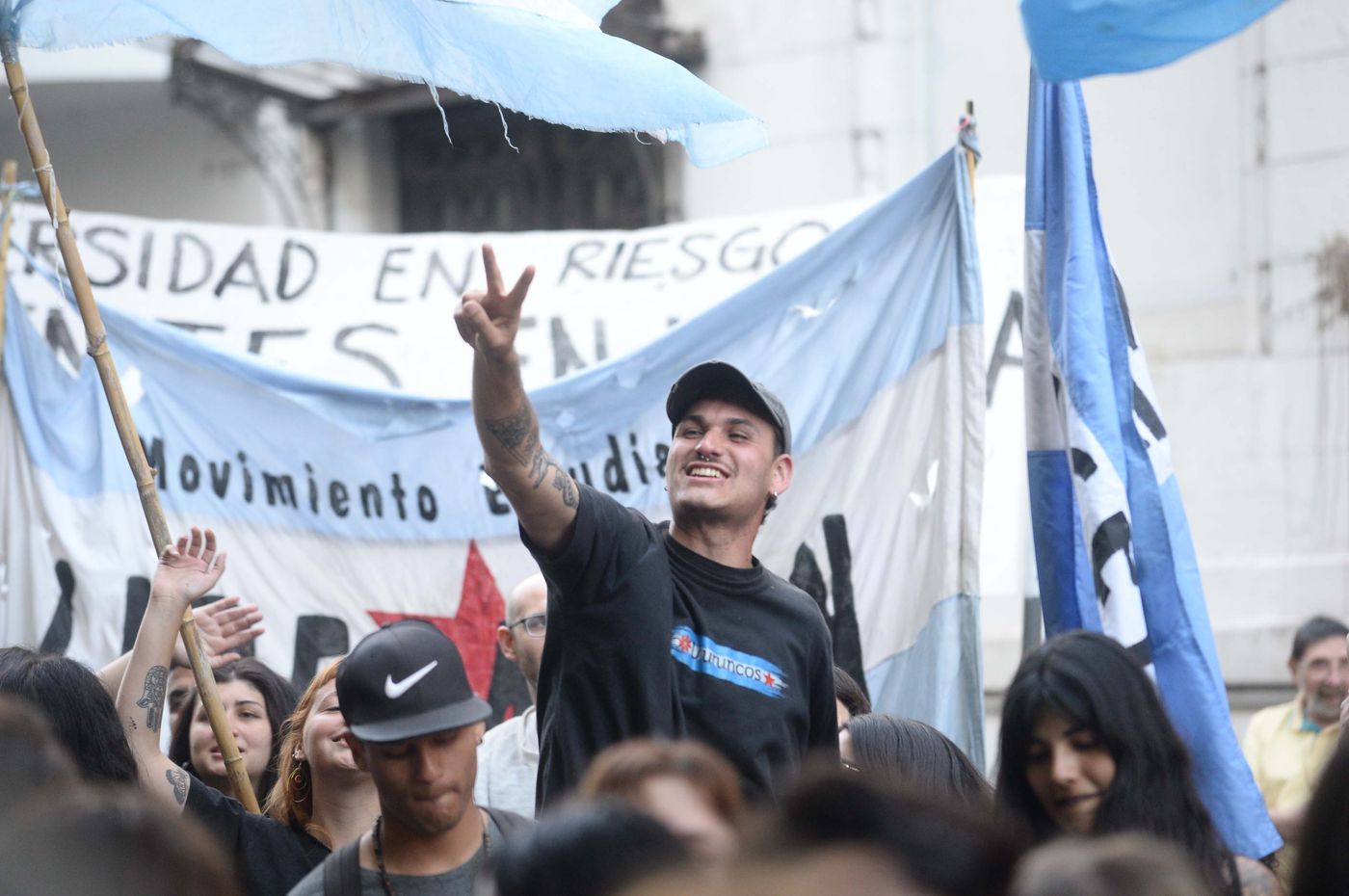 Todas las fotos de la tensión en la UNLP por el escrache a funcionarios ...
