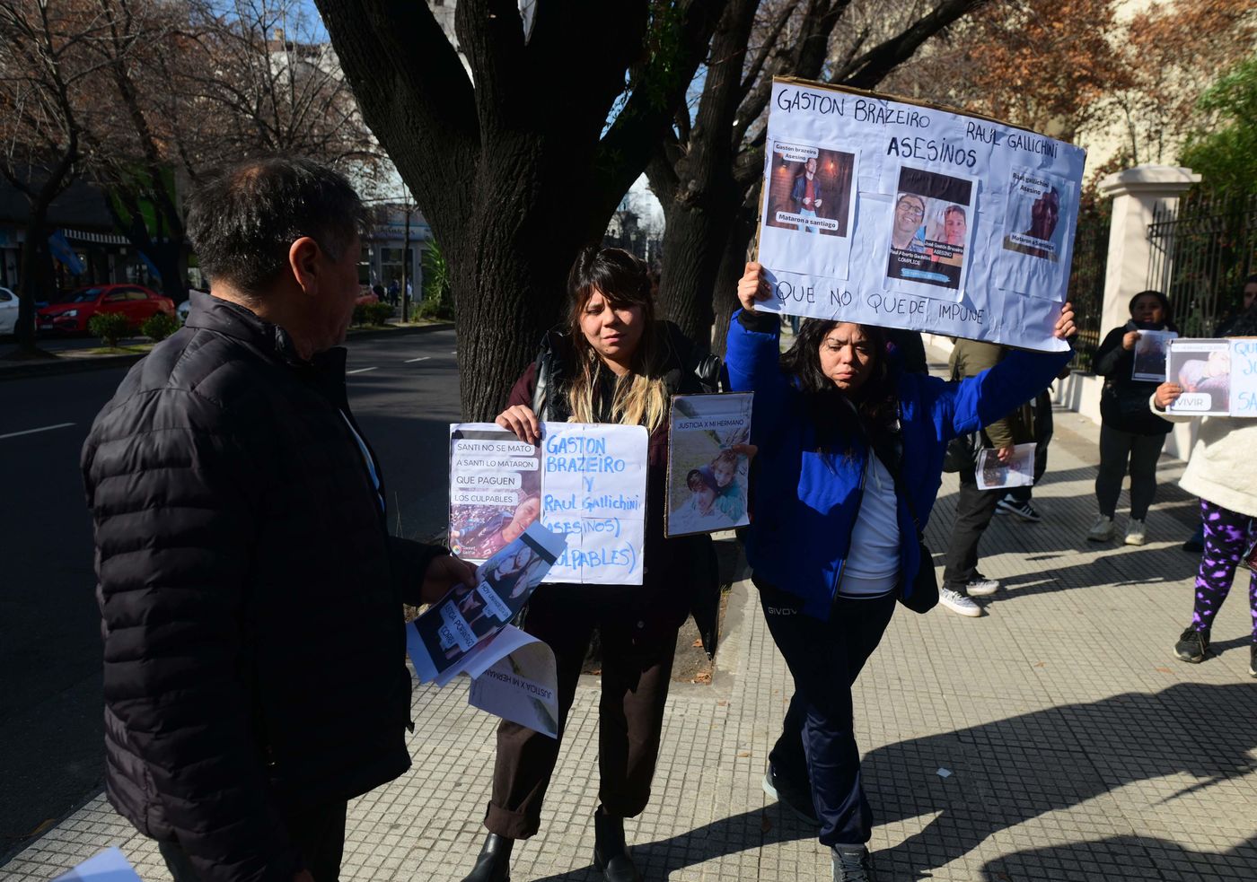 Familiares y amigos de Santiago Correa llevaron su dolor y pedido de ...