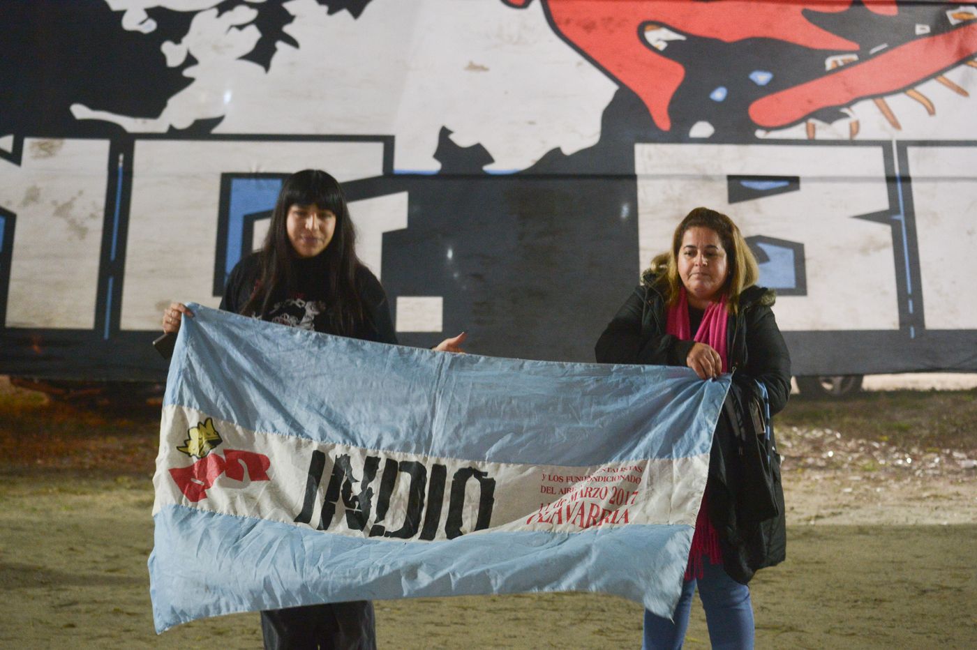 Mural, canciones y emoción en el homenaje al Indio Solari en Berisso
