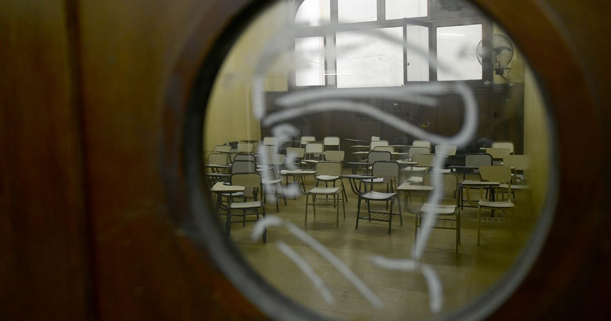 Los docentes universitarios votaron un paro por una semana que ...