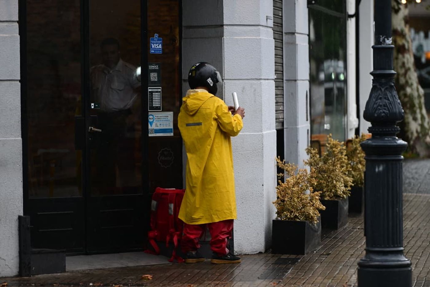 Calles anegadas y árboles caídos: el saldo del temporal de viento y ...