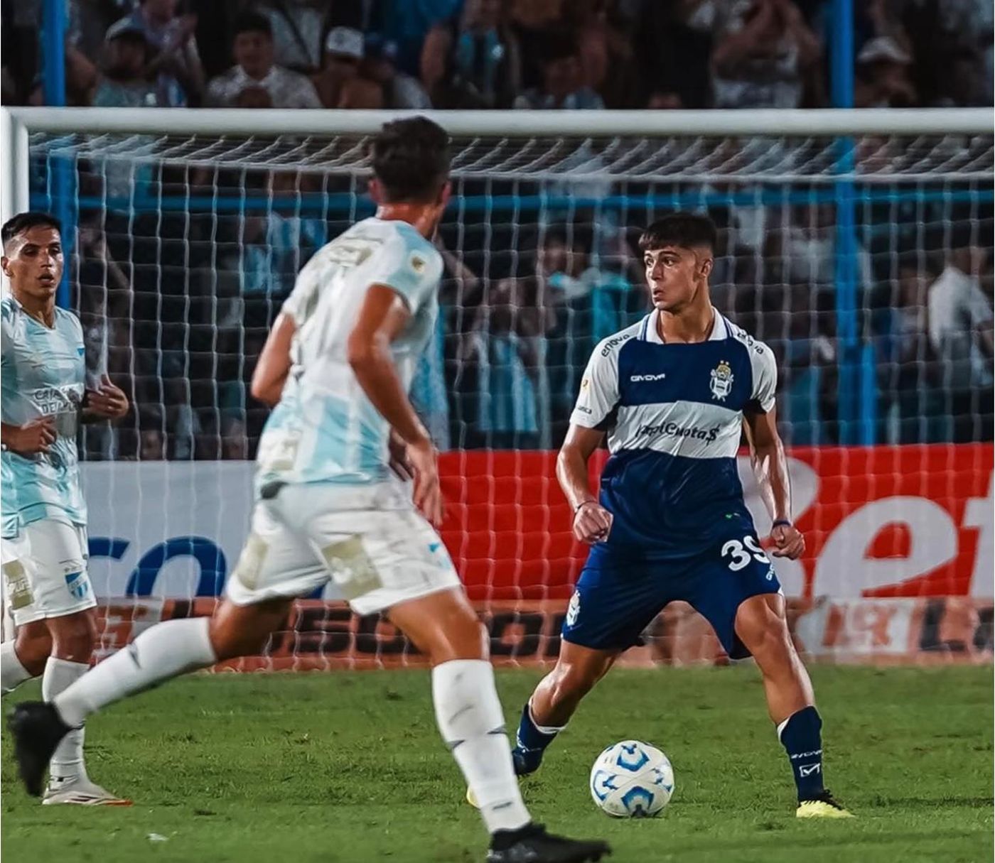 La aventura que vivió la familia de Facundo Di Biasi para acompañarlo a su primer partido como ...