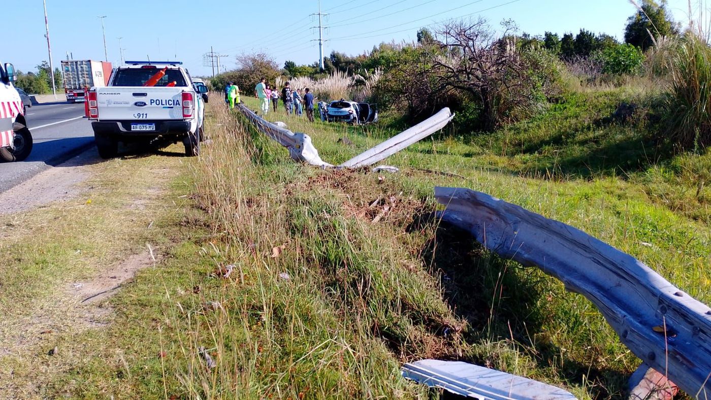 Despiste, choque y milagro en la Autopista La Plata-Buenos Aires