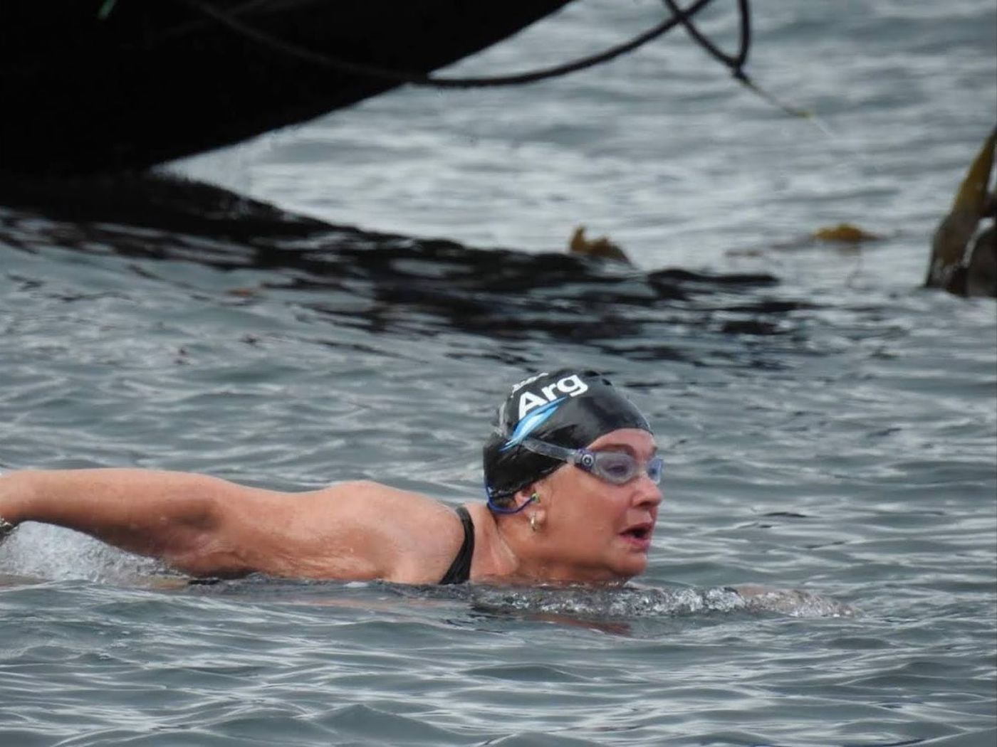 Una nadadora de La Plata tiene 71 años y busca fondos para viajar al ...
