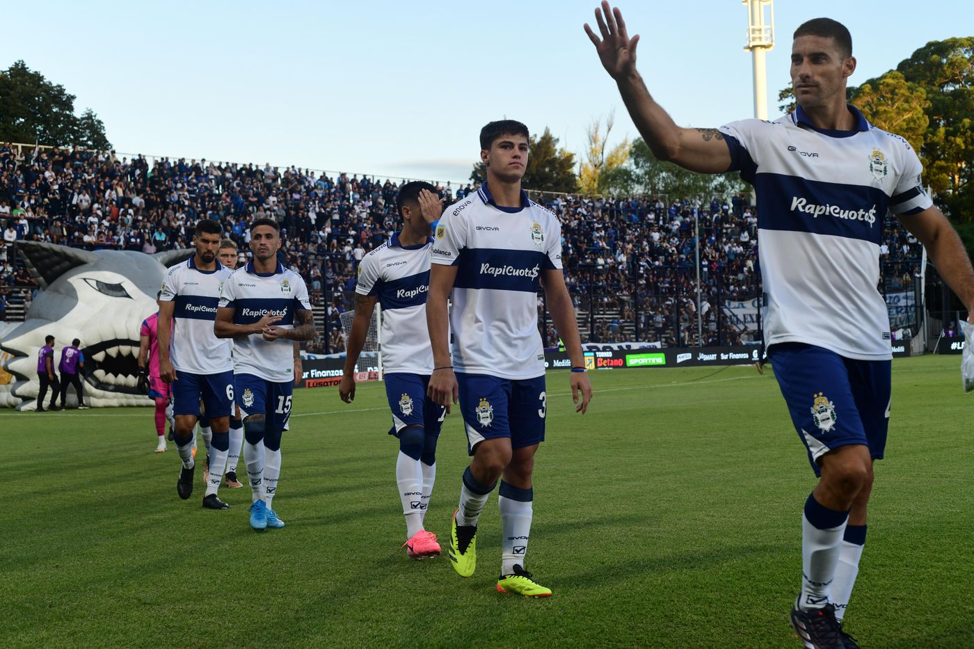 Gimnasia avanzó con la firma del primer contrato de Facundo Di Biasi