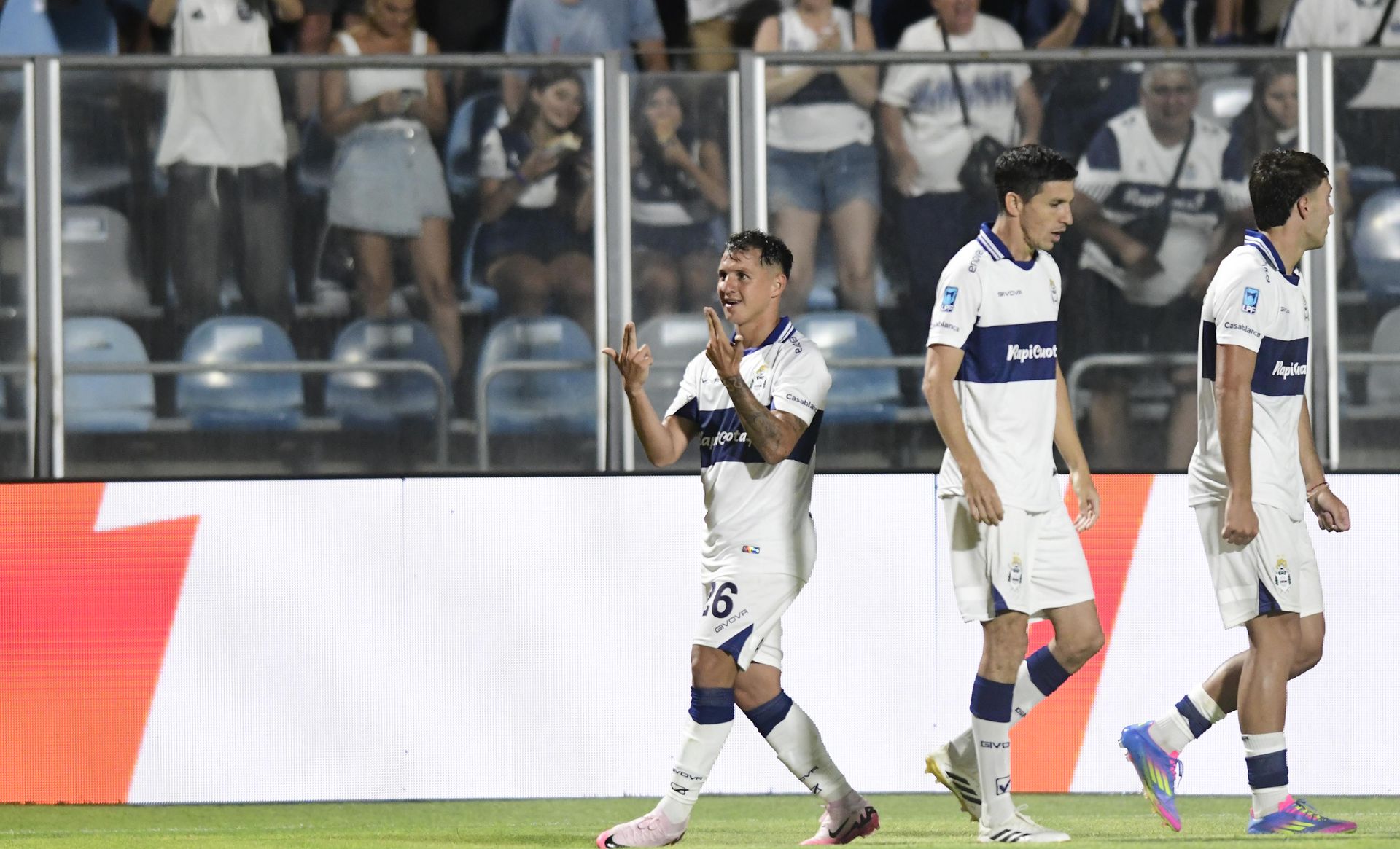 Gimnasia le gana 2 a 0 a Racing en el Torneo Apertura