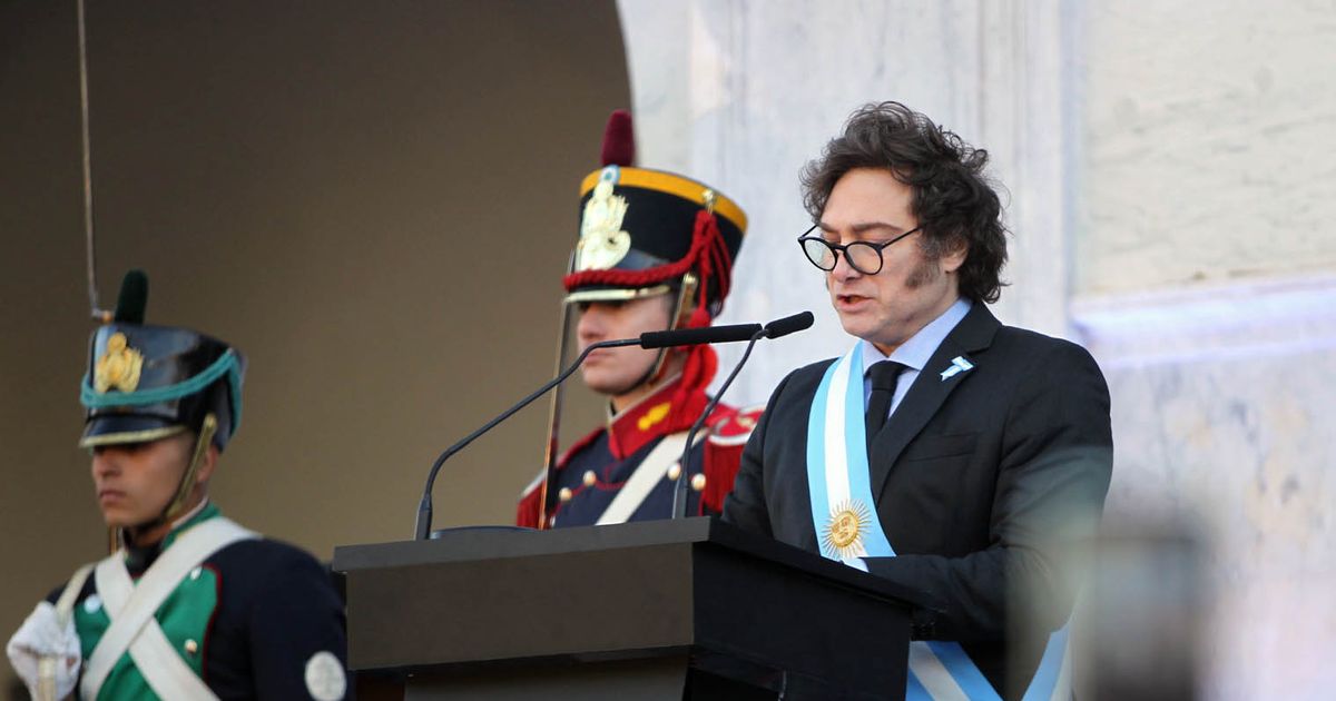 Javier Milei encabeza el acto oficial por el Día de la Bandera en Rosario