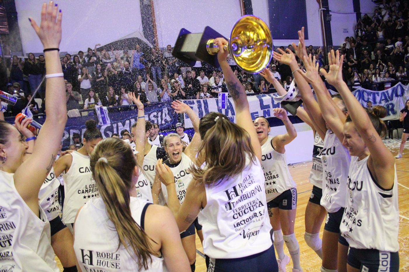 Las Lobas vencieron a Estudiantes y se consagraron campeonas de la Liga ...